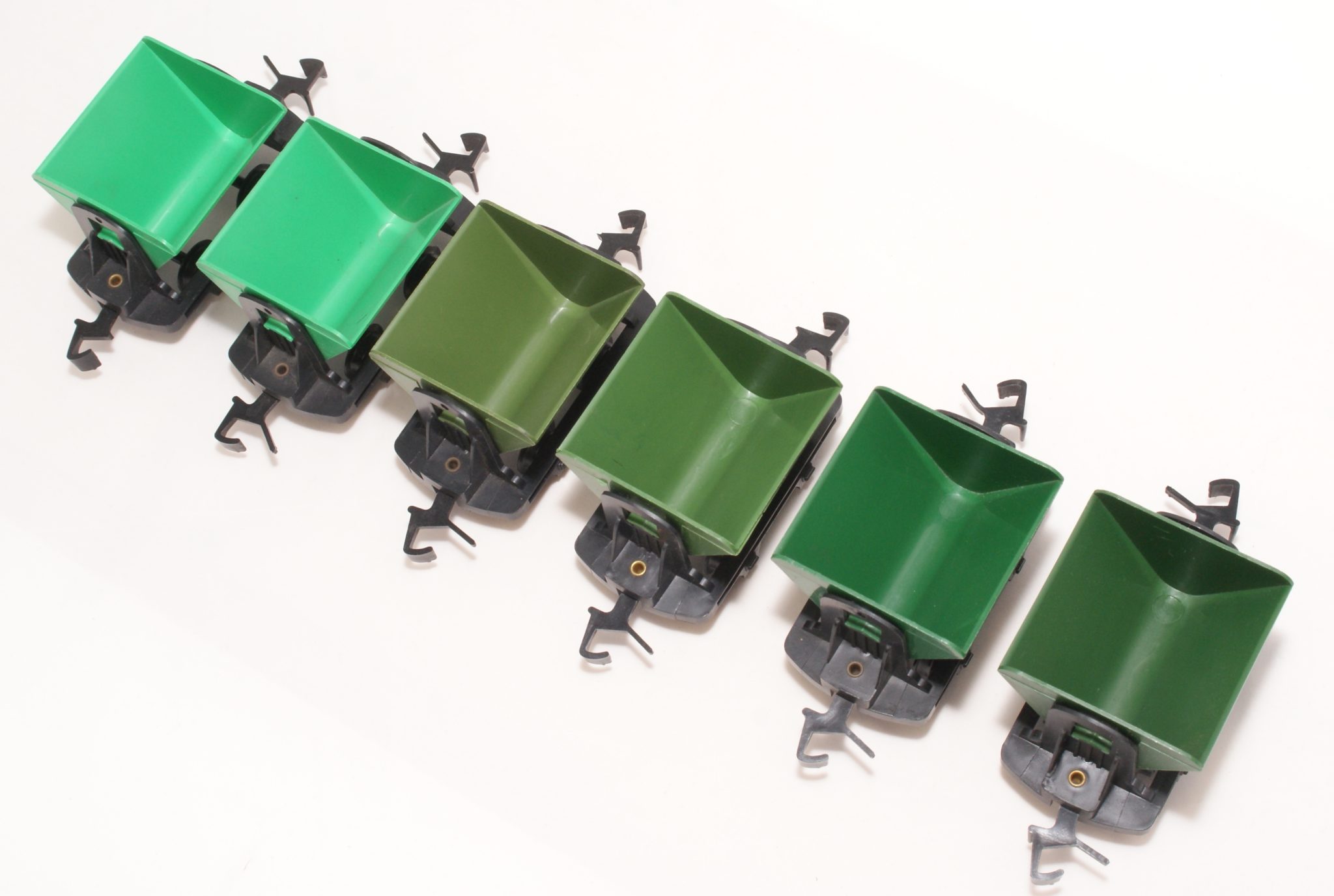 Color variations of some Big Big Train wagons – The Big Big Train